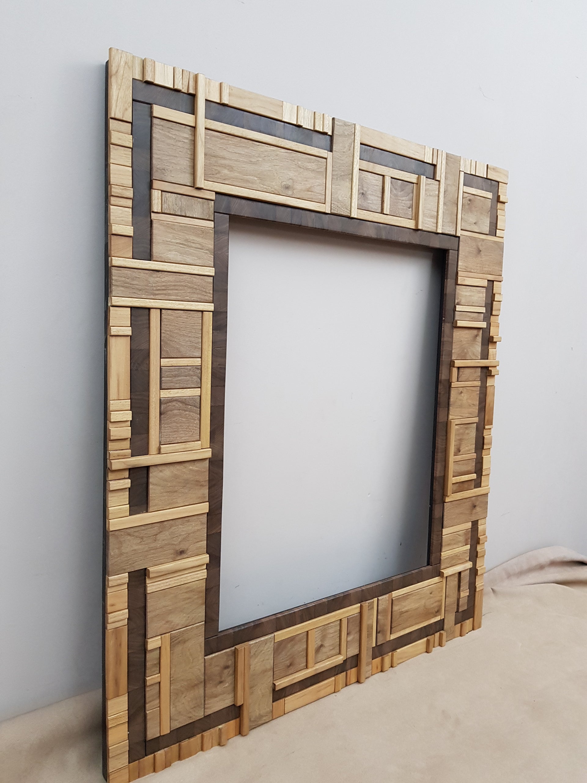 Centrepiece statement artwork mirror frame in walnut – Artimatum