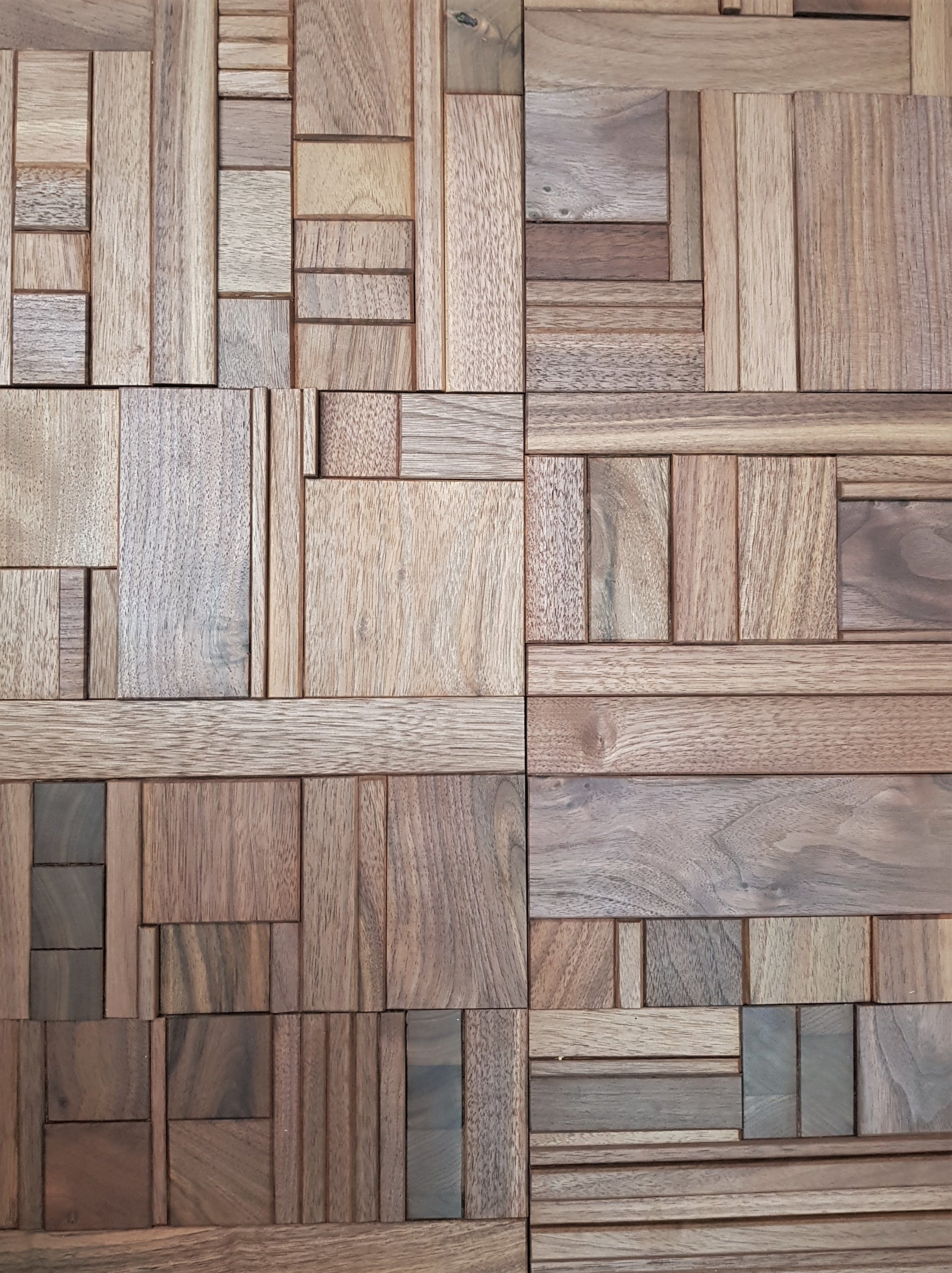 Black walnut wall tiles in true random pattern – Artimatum